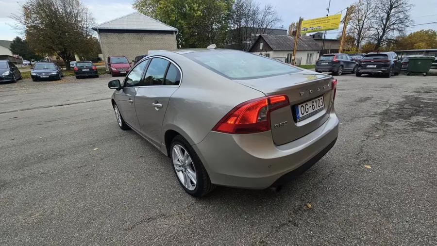 Grey Volvo S60 2011 in Riga, with an engine capacity of 2.00 L and mileage of 208 thousand km for 5750 €, photo 8 on AUTOMOTO.COM.LV