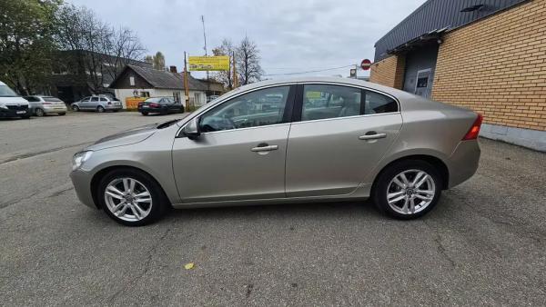 Grey Volvo S60 2011 in Riga, with an engine capacity of 2.00 L and mileage of 208 thousand km for 5750 €, photo 8 on AUTOMOTO.COM.LV