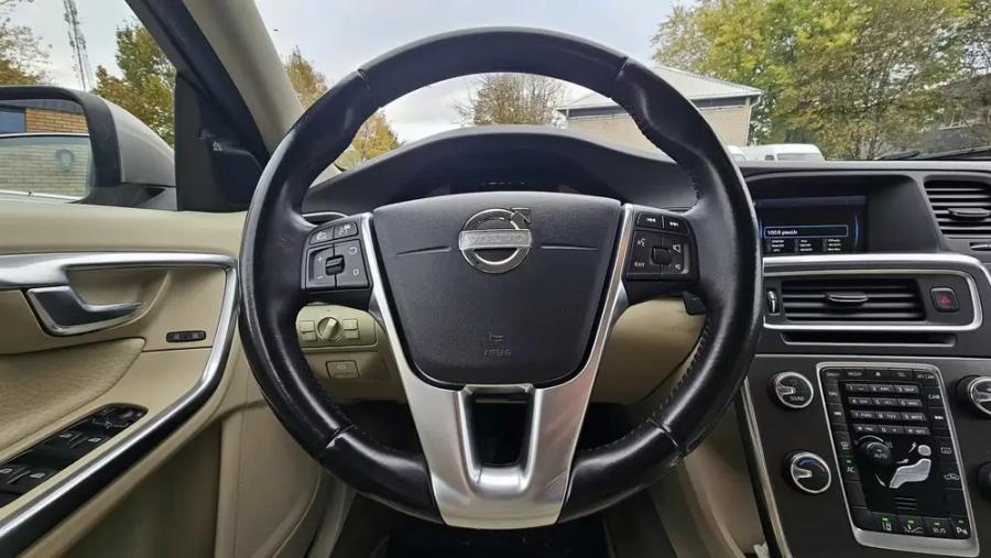Grey Volvo S60 2011 in Riga, with an engine capacity of 2.00 L and mileage of 208 thousand km for 5750 €, photo 16 on AUTOMOTO.COM.LV