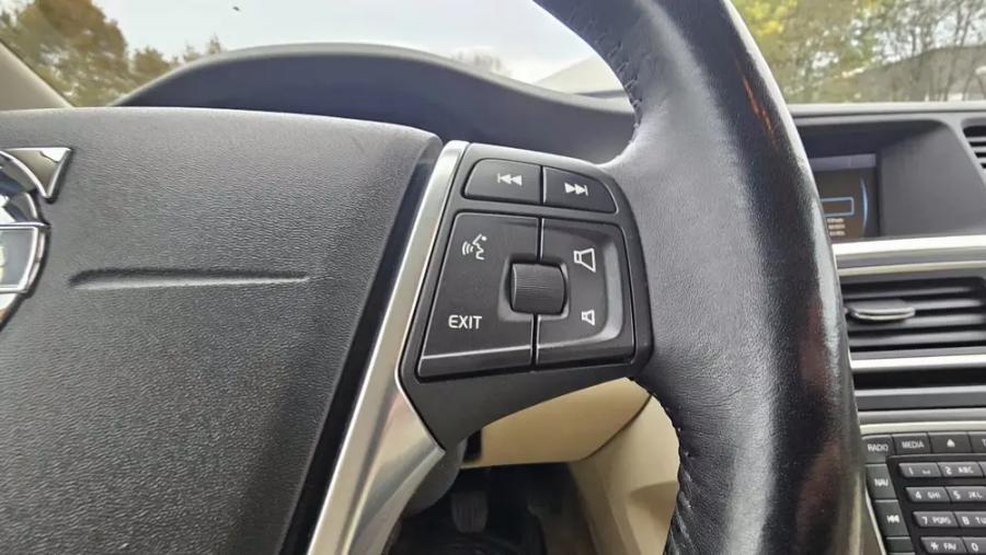 Grey Volvo S60 2011 in Riga, with an engine capacity of 2.00 L and mileage of 208 thousand km for 5750 €, photo 17 on AUTOMOTO.COM.LV