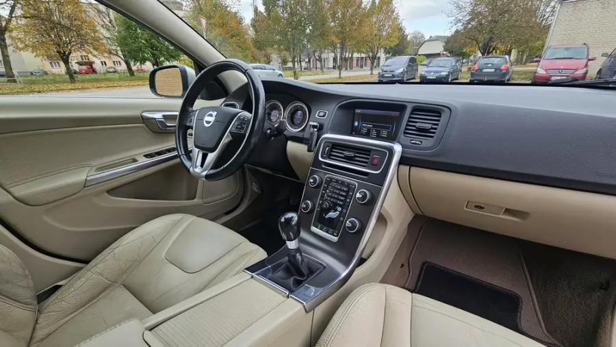 Grey Volvo S60 2011 in Riga, with an engine capacity of 2.00 L and mileage of 208 thousand km for 5750 €, photo 29 on AUTOMOTO.COM.LV