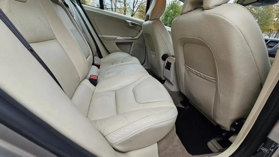 Grey Volvo S60 2011 in Riga, with an engine capacity of 2.00 L and mileage of 208 thousand km for 5750 €, photo 30 on AUTOMOTO.COM.LV