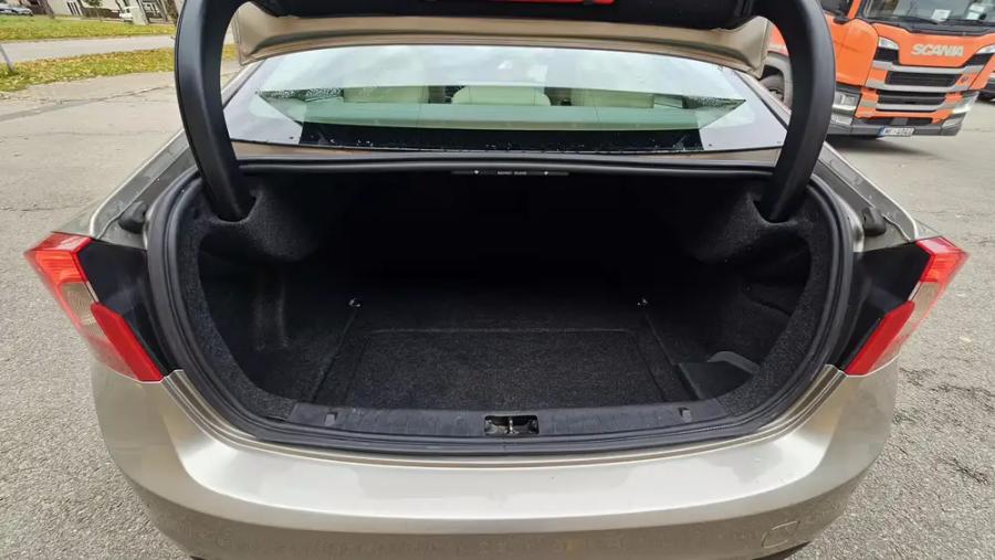 Grey Volvo S60 2011 in Riga, with an engine capacity of 2.00 L and mileage of 208 thousand km for 5750 €, photo 31 on AUTOMOTO.COM.LV