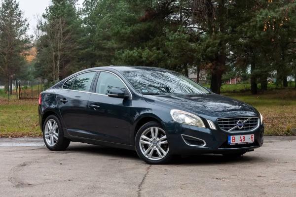 Серый Вольво С60 2011 в Рига, объемом двигателя 2.00 л и пробегом 255 тыс. км за 7495 €, фото 1 на AUTOMOTO.COM.LV