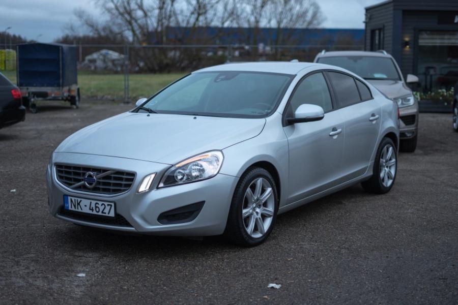 Pelēks Volvo S60 2011 Rīga, ar dzinēja tilpumu 2.00 L un nobraukumu 325 tūkst. km par 5000 €, foto 3 vietnē AUTOMOTO.COM.LV
