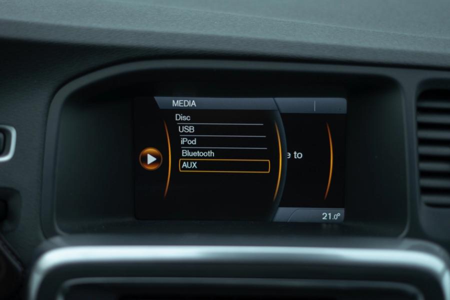Pelēks Volvo S60 2011 Rīga, ar dzinēja tilpumu 2.00 L un nobraukumu 325 tūkst. km par 5000 €, foto 8 vietnē AUTOMOTO.COM.LV