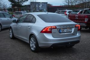 Pelēks Volvo S60 2011 Rīga, ar dzinēja tilpumu 2.00 L un nobraukumu 325 tūkst. km par 5000 €, foto 12 vietnē AUTOMOTO.COM.LV