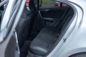 Pelēks Volvo S60 2011 Rīga, ar dzinēja tilpumu 2.00 L un nobraukumu 325 tūkst. km par 5000 €, foto 27 vietnē AUTOMOTO.COM.LV