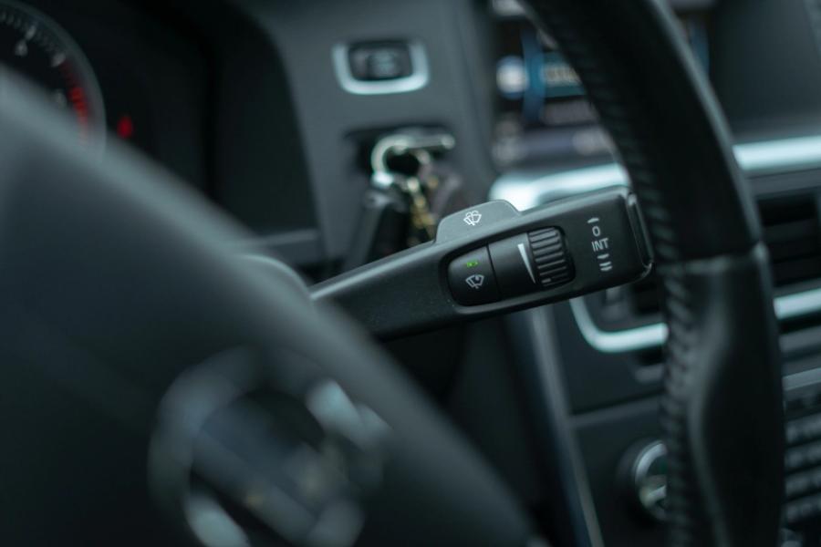 Pelēks Volvo S60 2011 Rīga, ar dzinēja tilpumu 2.00 L un nobraukumu 325 tūkst. km par 5000 €, foto 30 vietnē AUTOMOTO.COM.LV