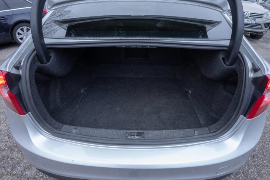 Pelēks Volvo S60 2011 Rīga, ar dzinēja tilpumu 2.00 L un nobraukumu 325 tūkst. km par 5000 €, foto 31 vietnē AUTOMOTO.COM.LV