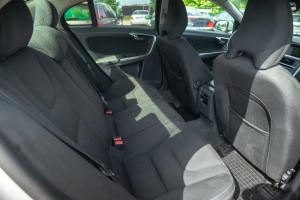 Pelēks Volvo S60 2011 Rīga, ar dzinēja tilpumu 2.00 L un nobraukumu 325 tūkst. km par 5000 €, foto 32 vietnē AUTOMOTO.COM.LV