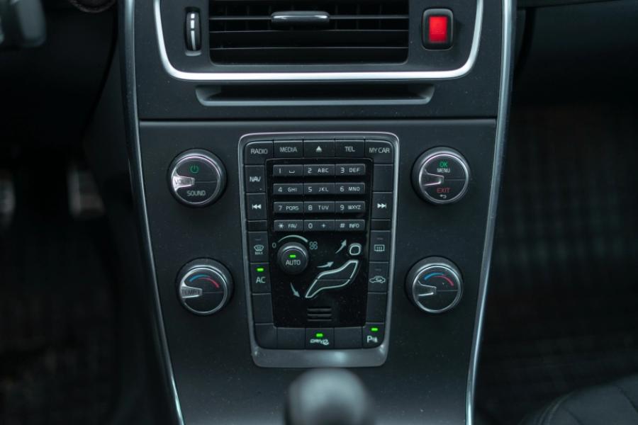 Pelēks Volvo S60 2011 Rīga, ar dzinēja tilpumu 2.00 L un nobraukumu 325 tūkst. km par 5000 €, foto 33 vietnē AUTOMOTO.COM.LV