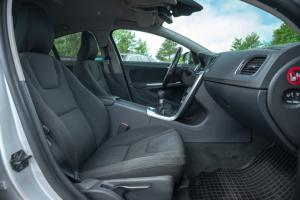 Pelēks Volvo S60 2011 Rīga, ar dzinēja tilpumu 2.00 L un nobraukumu 325 tūkst. km par 5000 €, foto 35 vietnē AUTOMOTO.COM.LV