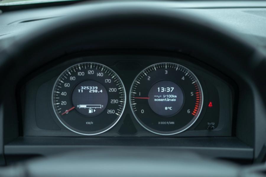 Pelēks Volvo S60 2011 Rīga, ar dzinēja tilpumu 2.00 L un nobraukumu 325 tūkst. km par 5000 €, foto 36 vietnē AUTOMOTO.COM.LV