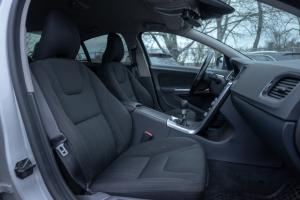 Pelēks Volvo S60 2011 Rīga, ar dzinēja tilpumu 2.00 L un nobraukumu 325 tūkst. km par 5000 €, foto 37 vietnē AUTOMOTO.COM.LV