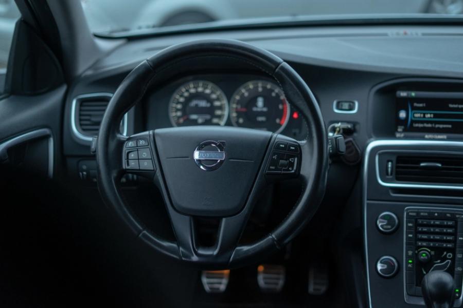 Pelēks Volvo S60 2011 Rīga, ar dzinēja tilpumu 2.00 L un nobraukumu 325 tūkst. km par 5000 €, foto 38 vietnē AUTOMOTO.COM.LV