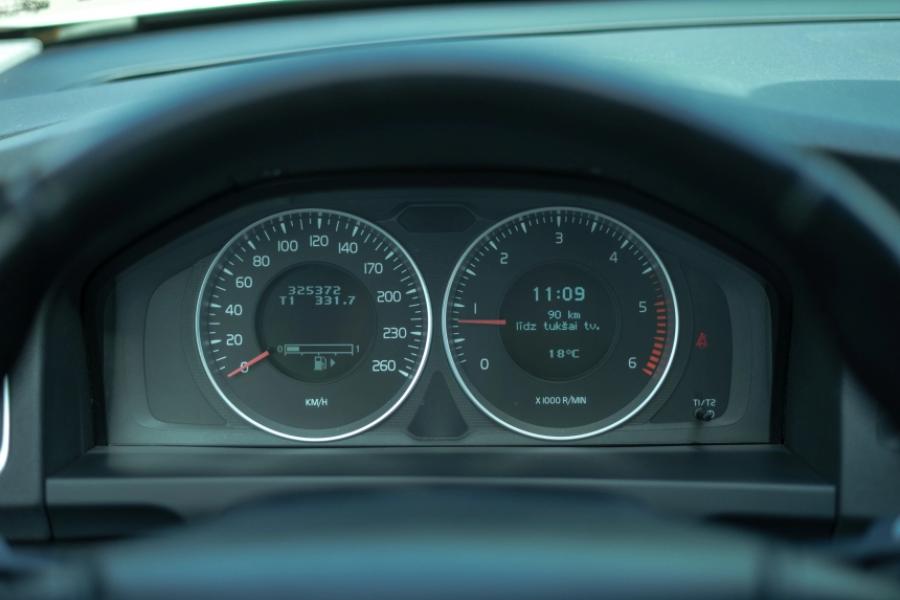 Pelēks Volvo S60 2011 Rīga, ar dzinēja tilpumu 2.00 L un nobraukumu 325 tūkst. km par 5000 €, foto 40 vietnē AUTOMOTO.COM.LV