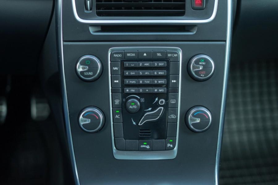 Pelēks Volvo S60 2011 Rīga, ar dzinēja tilpumu 2.00 L un nobraukumu 325 tūkst. km par 5000 €, foto 43 vietnē AUTOMOTO.COM.LV