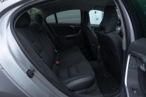 Pelēks Volvo S60 2011 Rīga, ar dzinēja tilpumu 2.00 L un nobraukumu 325 tūkst. km par 5000 €, foto 49 vietnē AUTOMOTO.COM.LV