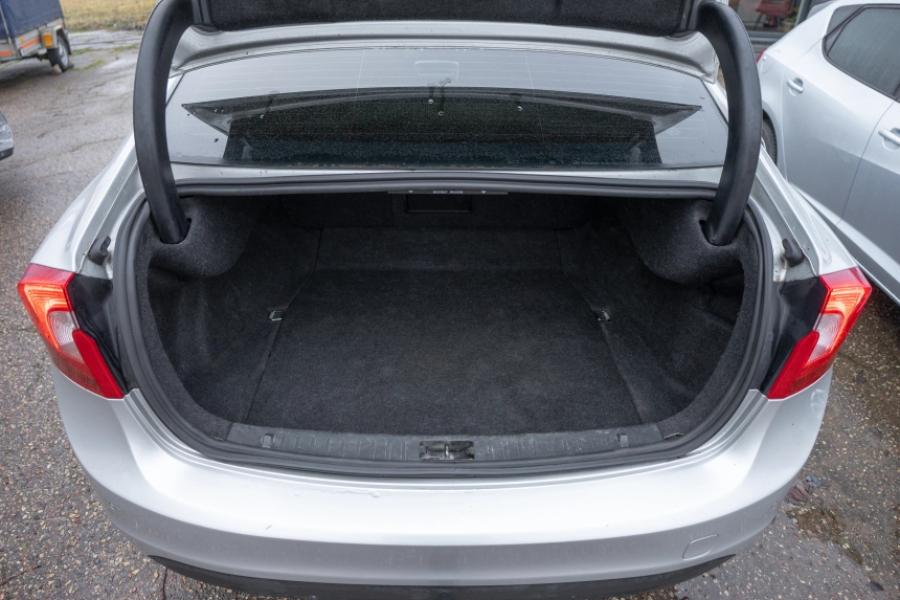 Pelēks Volvo S60 2011 Rīga, ar dzinēja tilpumu 2.00 L un nobraukumu 325 tūkst. km par 5000 €, foto 50 vietnē AUTOMOTO.COM.LV