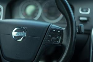 Pelēks Volvo S60 2011 Rīga, ar dzinēja tilpumu 2.00 L un nobraukumu 325 tūkst. km par 5000 €, foto 59 vietnē AUTOMOTO.COM.LV