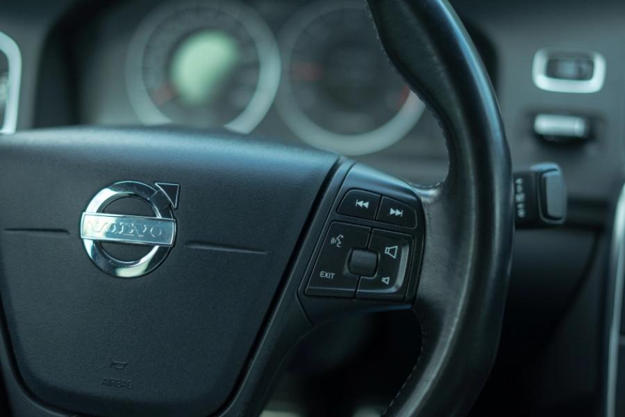 Pelēks Volvo S60 2011 Rīga, ar dzinēja tilpumu 2.00 L un nobraukumu 325 tūkst. km par 5000 €, foto 59 vietnē AUTOMOTO.COM.LV