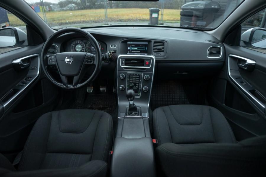 Pelēks Volvo S60 2011 Rīga, ar dzinēja tilpumu 2.00 L un nobraukumu 325 tūkst. km par 5000 €, foto 60 vietnē AUTOMOTO.COM.LV