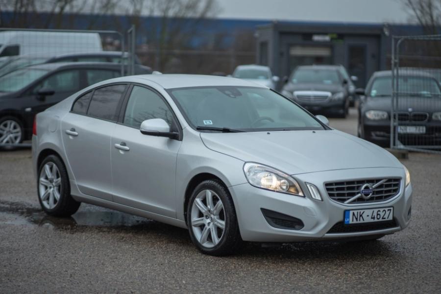 Pelēks Volvo S60 2011 Rīga, ar dzinēja tilpumu 2.00 L un nobraukumu 325 tūkst. km par 5000 €, foto 66 vietnē AUTOMOTO.COM.LV