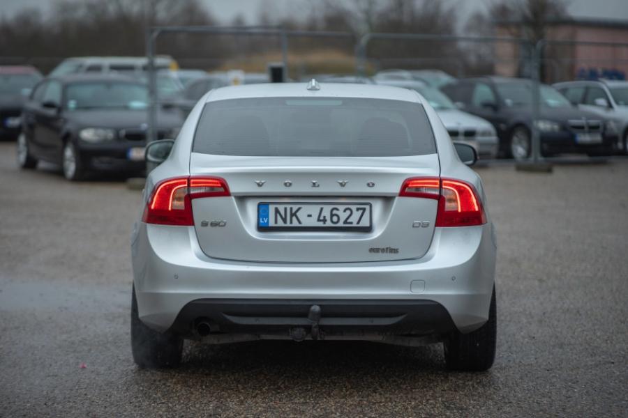 Pelēks Volvo S60 2011 Rīga, ar dzinēja tilpumu 2.00 L un nobraukumu 325 tūkst. km par 5000 €, foto 71 vietnē AUTOMOTO.COM.LV