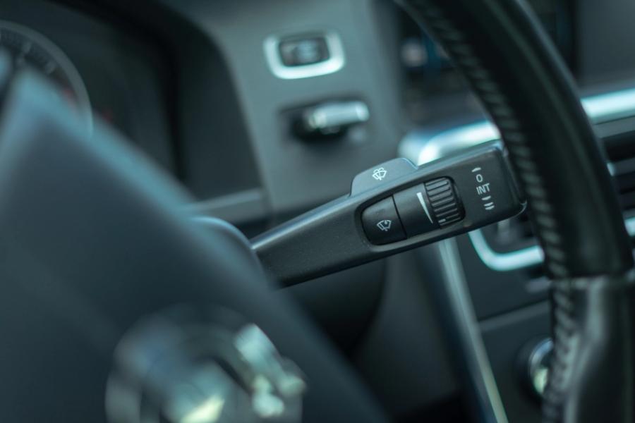 Pelēks Volvo S60 2011 Rīga, ar dzinēja tilpumu 2.00 L un nobraukumu 325 tūkst. km par 5000 €, foto 73 vietnē AUTOMOTO.COM.LV