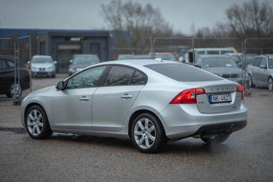 Pelēks Volvo S60 2011 Rīga, ar dzinēja tilpumu 2.00 L un nobraukumu 325 tūkst. km par 5000 €, foto 75 vietnē AUTOMOTO.COM.LV