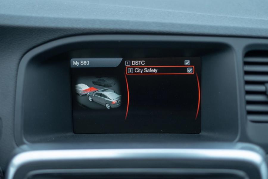 Pelēks Volvo S60 2011 Rīga, ar dzinēja tilpumu 2.00 L un nobraukumu 325 tūkst. km par 5000 €, foto 77 vietnē AUTOMOTO.COM.LV