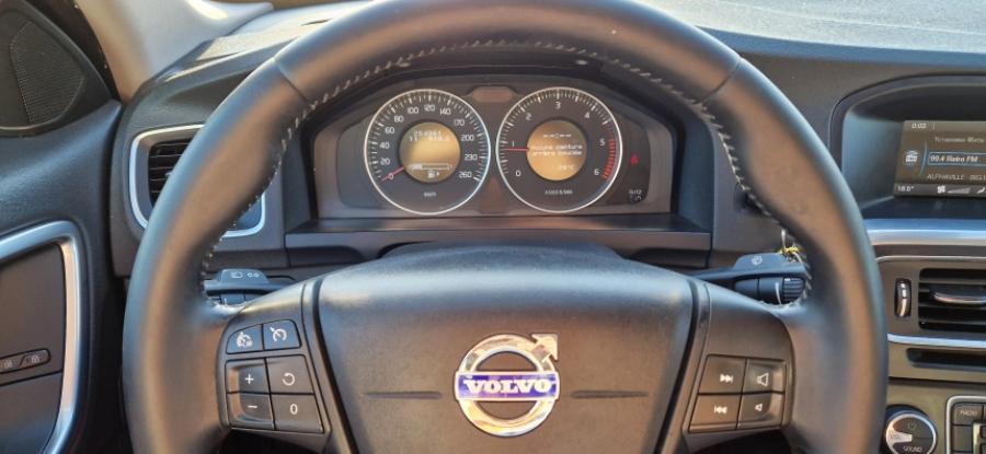 Grey Volvo S60 2011 in Riga, with an engine capacity of 1.60 L and mileage of 254 thousand km for 6999 €, photo 3 on AUTOMOTO.COM.LV