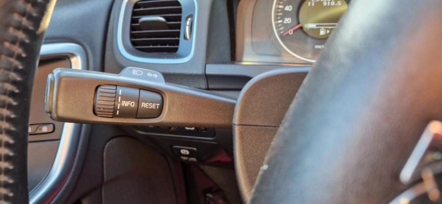 Grey Volvo S60 2011 in Riga, with an engine capacity of 1.60 L and mileage of 254 thousand km for 6999 €, photo 14 on AUTOMOTO.COM.LV