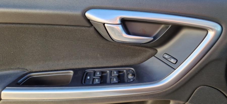 Grey Volvo S60 2011 in Riga, with an engine capacity of 1.60 L and mileage of 254 thousand km for 6999 €, photo 18 on AUTOMOTO.COM.LV