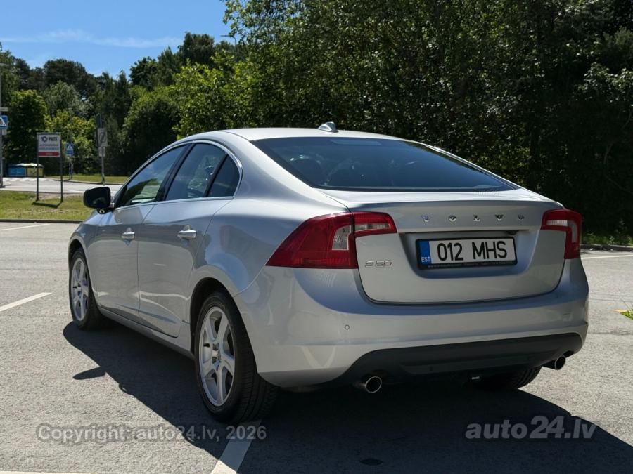 Grey Volvo S60 2011 in Tallinn, with an engine capacity of 2.40 L and mileage of 226 thousand km for 7600 €, photo 3 on AUTOMOTO.COM.LV