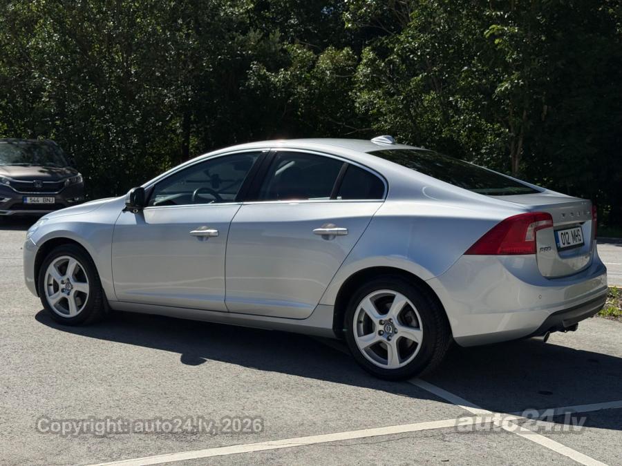 Grey Volvo S60 2011 in Tallinn, with an engine capacity of 2.40 L and mileage of 226 thousand km for 7600 €, photo 4 on AUTOMOTO.COM.LV