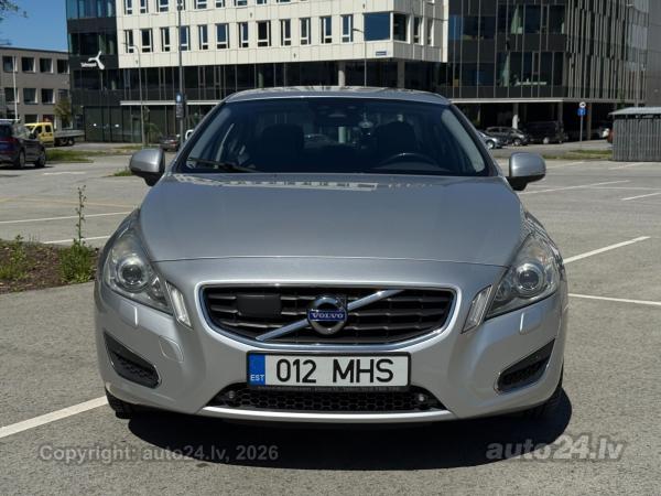 Pelēks Volvo S60 2011 Tallina, ar dzinēja tilpumu 2.40 L un nobraukumu 226 tūkst. km par 7600 €, foto 5 vietnē AUTOMOTO.COM.LV