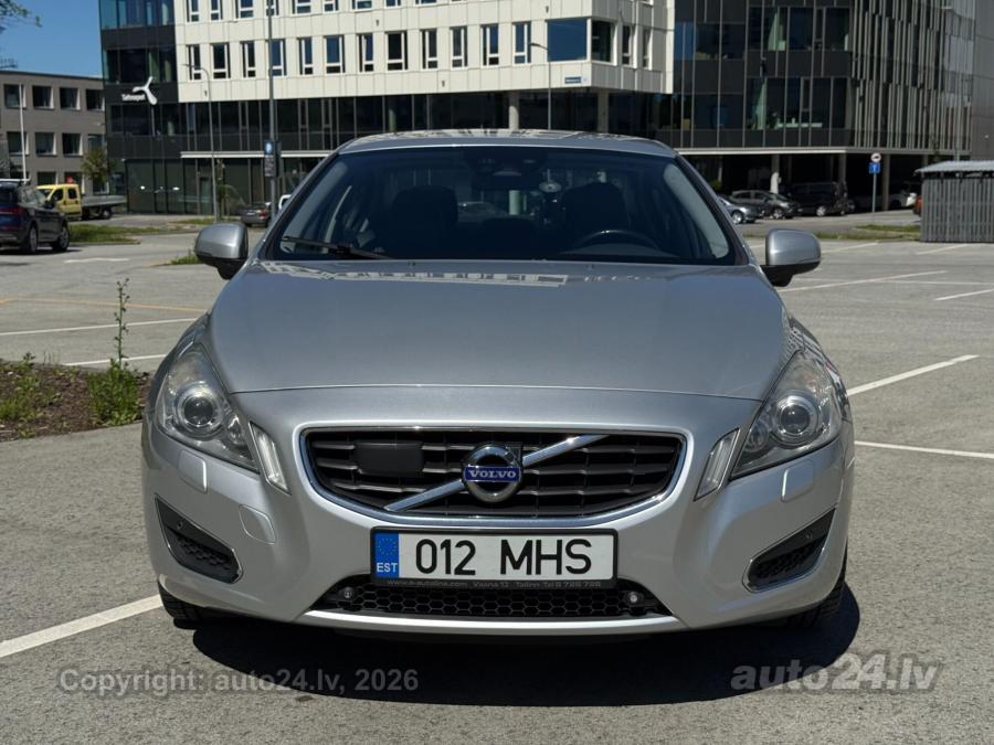 Grey Volvo S60 2011 in Tallinn, with an engine capacity of 2.40 L and mileage of 226 thousand km for 7600 €, photo 6 on AUTOMOTO.COM.LV