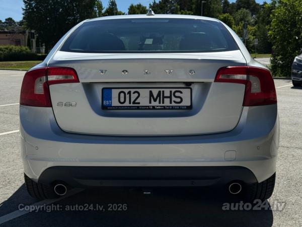 Pelēks Volvo S60 2011 Tallina, ar dzinēja tilpumu 2.40 L un nobraukumu 226 tūkst. km par 7600 €, foto 6 vietnē AUTOMOTO.COM.LV