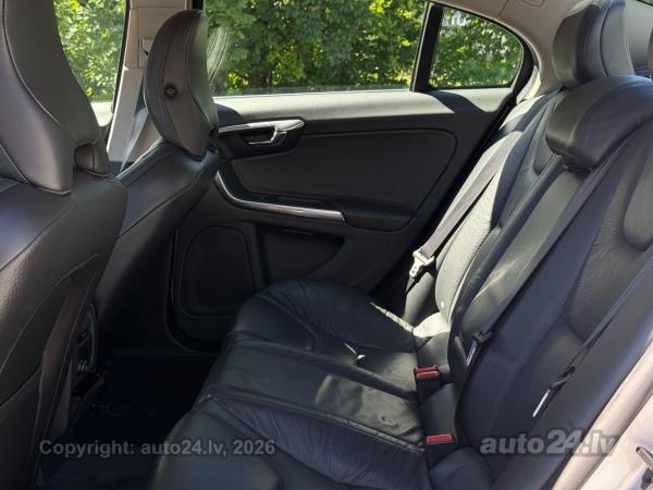 Pelēks Volvo S60 2011 Tallina, ar dzinēja tilpumu 2.40 L un nobraukumu 226 tūkst. km par 7600 €, foto 8 vietnē AUTOMOTO.COM.LV