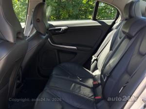 Grey Volvo S60 2011 in Tallinn, with an engine capacity of 2.40 L and mileage of 226 thousand km for 7600 €, photo 9 on AUTOMOTO.COM.LV