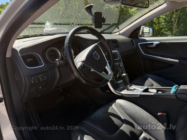 Pelēks Volvo S60 2011 Tallina, ar dzinēja tilpumu 2.40 L un nobraukumu 226 tūkst. km par 7600 €, foto 10 vietnē AUTOMOTO.COM.LV