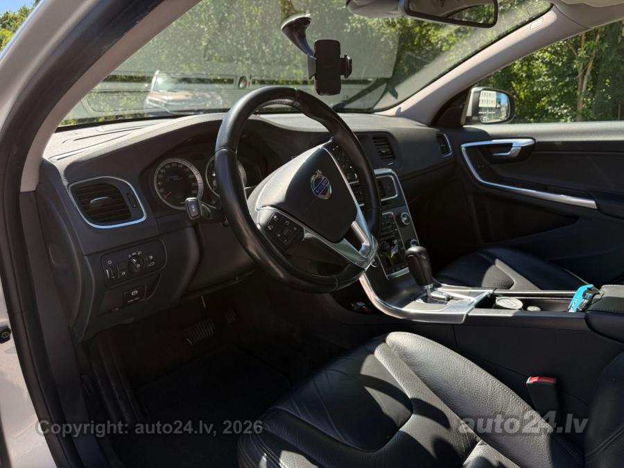 Grey Volvo S60 2011 in Tallinn, with an engine capacity of 2.40 L and mileage of 226 thousand km for 7600 €, photo 11 on AUTOMOTO.COM.LV
