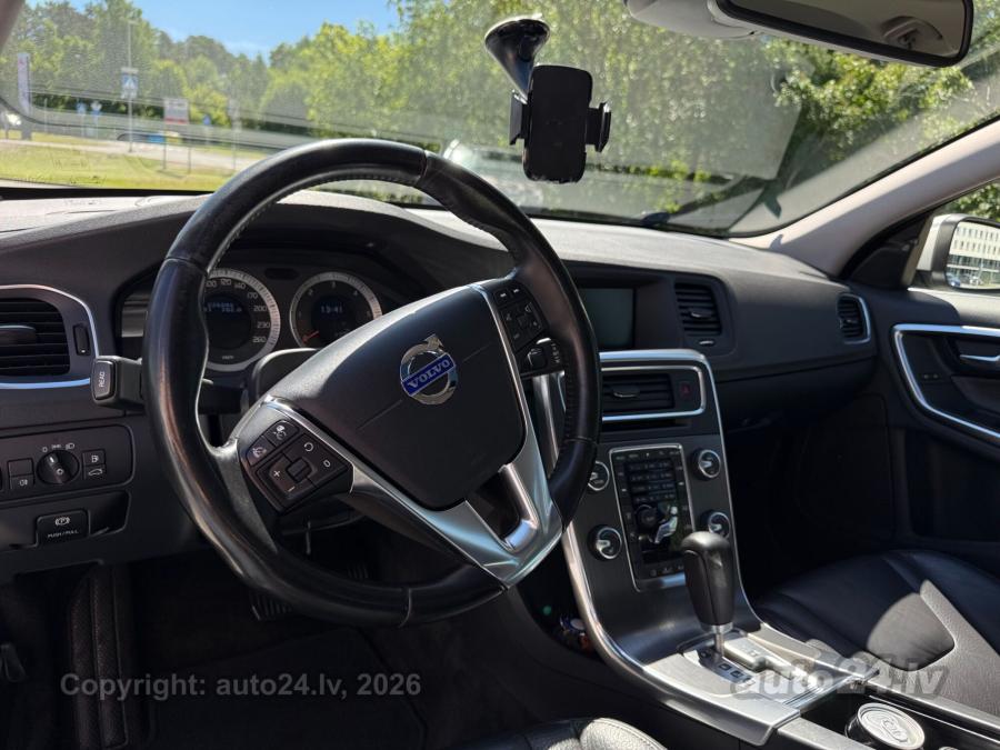 Grey Volvo S60 2011 in Tallinn, with an engine capacity of 2.40 L and mileage of 226 thousand km for 7600 €, photo 12 on AUTOMOTO.COM.LV