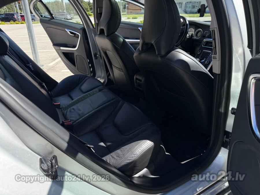 Grey Volvo S60 2011 in Tallinn, with an engine capacity of 2.40 L and mileage of 226 thousand km for 7600 €, photo 16 on AUTOMOTO.COM.LV