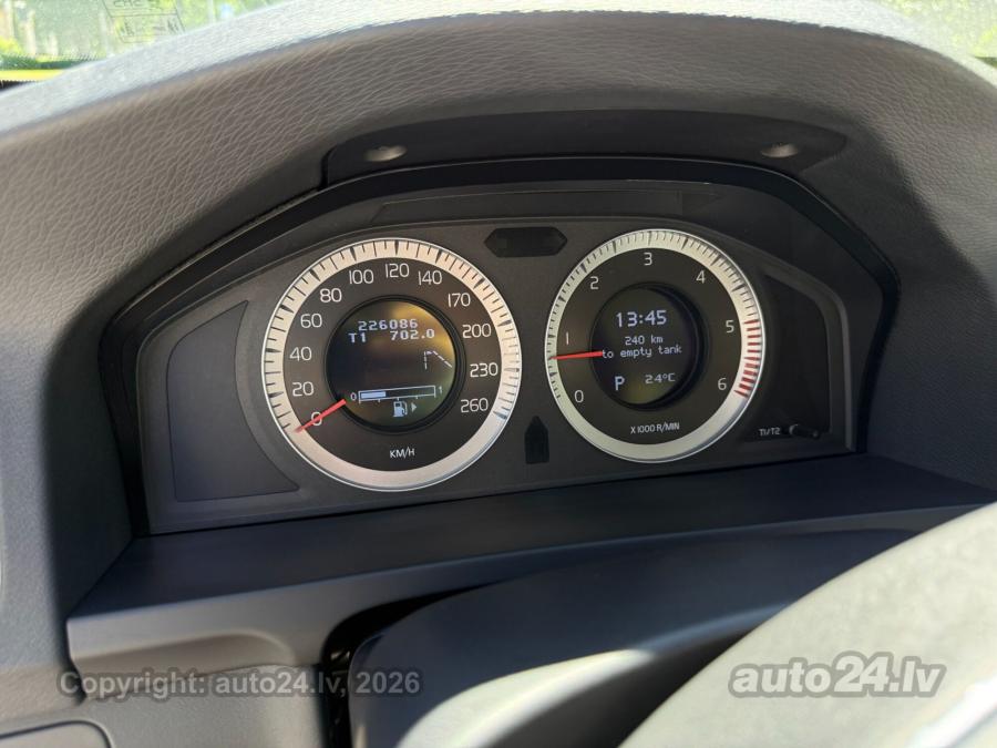 Grey Volvo S60 2011 in Tallinn, with an engine capacity of 2.40 L and mileage of 226 thousand km for 7600 €, photo 18 on AUTOMOTO.COM.LV
