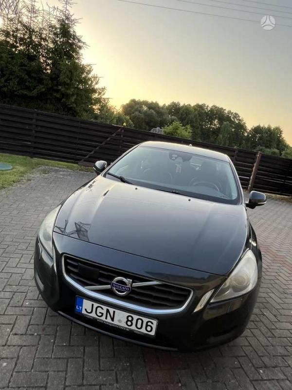 Pelēks Volvo S60 2011 Viļņa, ar dzinēja tilpumu 2.00 L un nobraukumu 316 tūkst. km par 5700 €, foto 3 vietnē AUTOMOTO.COM.LV
