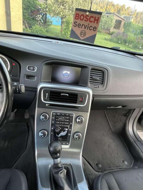 Pelēks Volvo S60 2011 Viļņa, ar dzinēja tilpumu 2.00 L un nobraukumu 316 tūkst. km par 5700 €, foto 9 vietnē AUTOMOTO.COM.LV