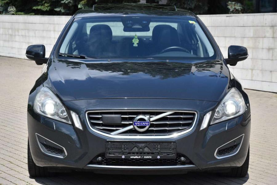 Grey Volvo S60 2011 in Vilnius, with an engine capacity of 2.40 L and mileage of 313 thousand km for 5900 €, photo 1 on AUTOMOTO.COM.LV